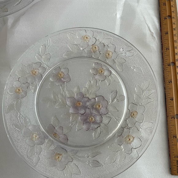 Kitchen | Vintage Clear Plates 8 Raised Flowers Purple And Yellow Set ...